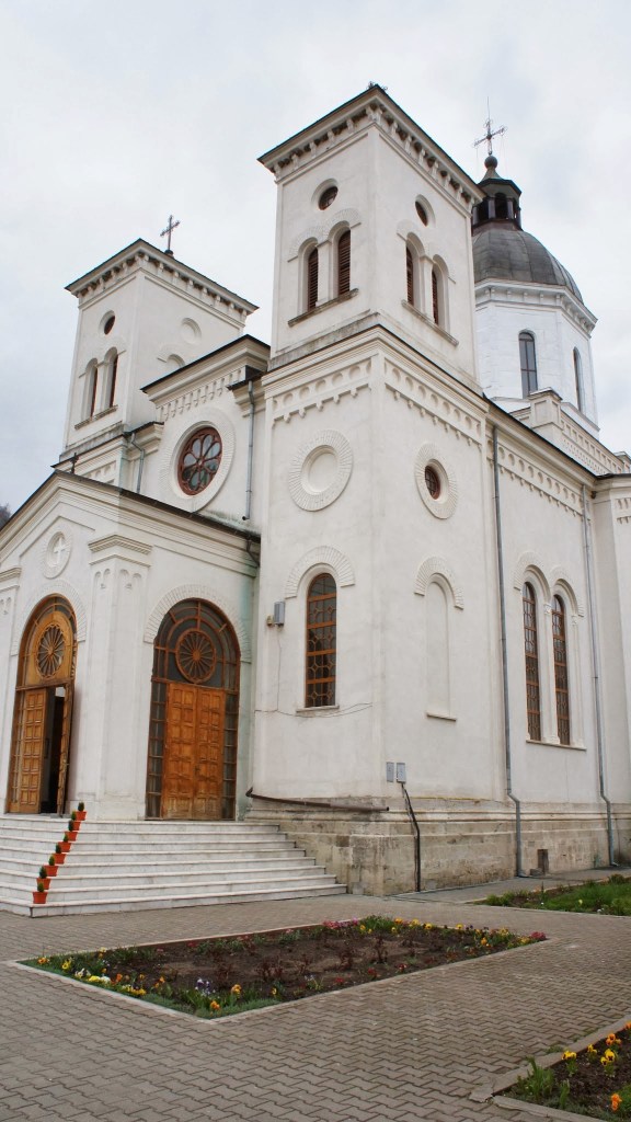 Manastirile Olteniei – Hurezi, Bistrita, Dintr-un lemn, Polovragi ...