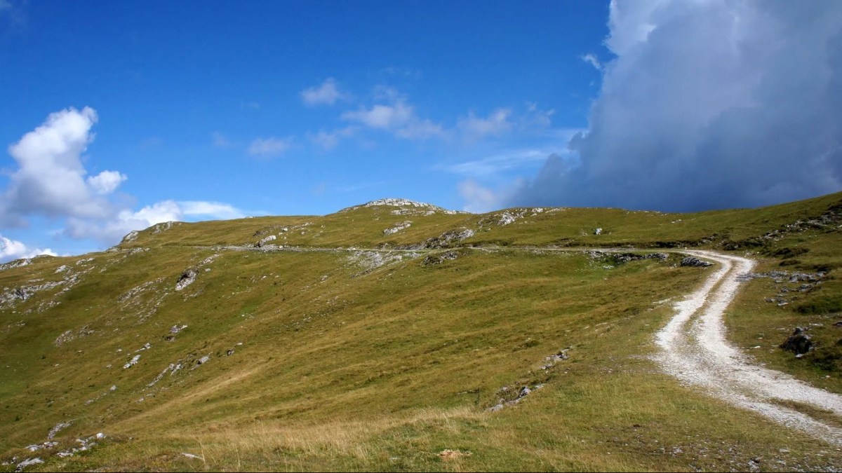 Tură cu bicicleta pe munţii şi valea Latoriţei via Ciungetu – Jurnal de ...